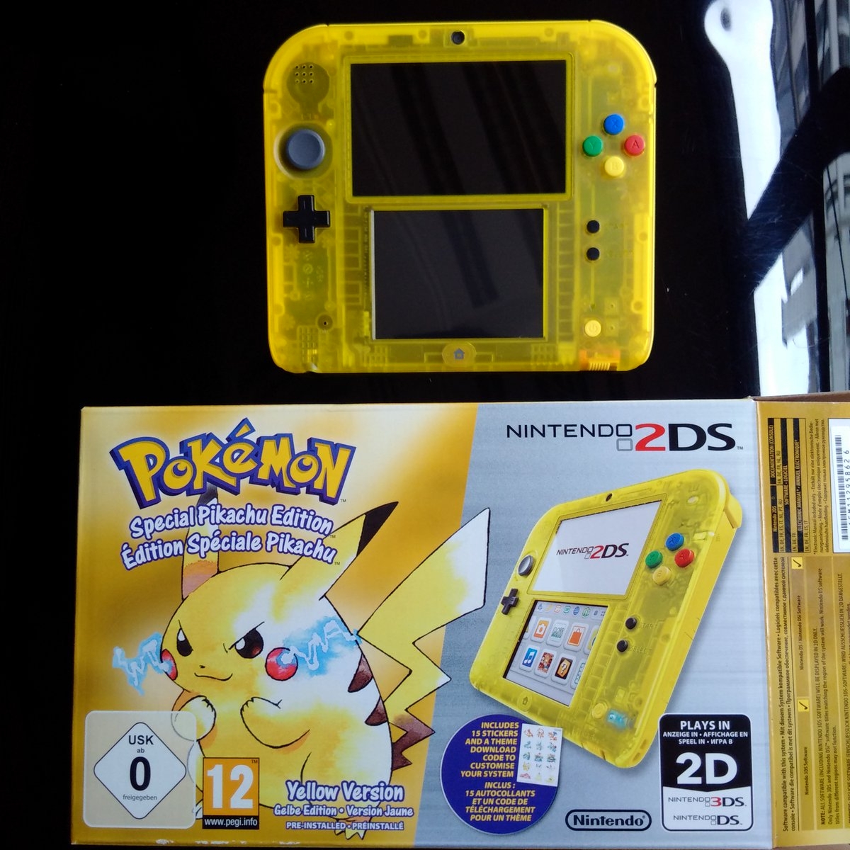 Photos of the Pikachu 2DS bundle